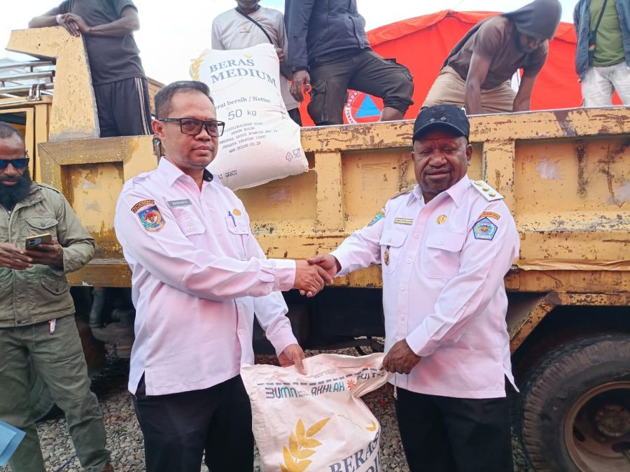 Pemprov Papua Pegunungan memberikan 100 ton bantuan kepada korban banjir dan longsor | Website ...